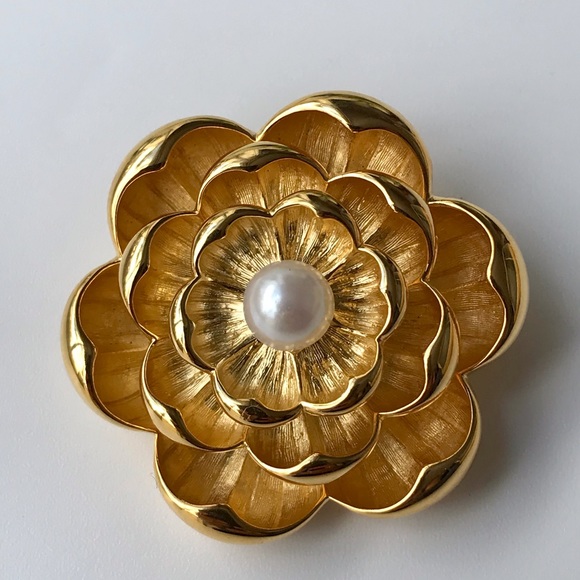 Joan Rivers | Jewelry | Vintage Joan Rivers Gold Tone Flower Pin Brooch ...